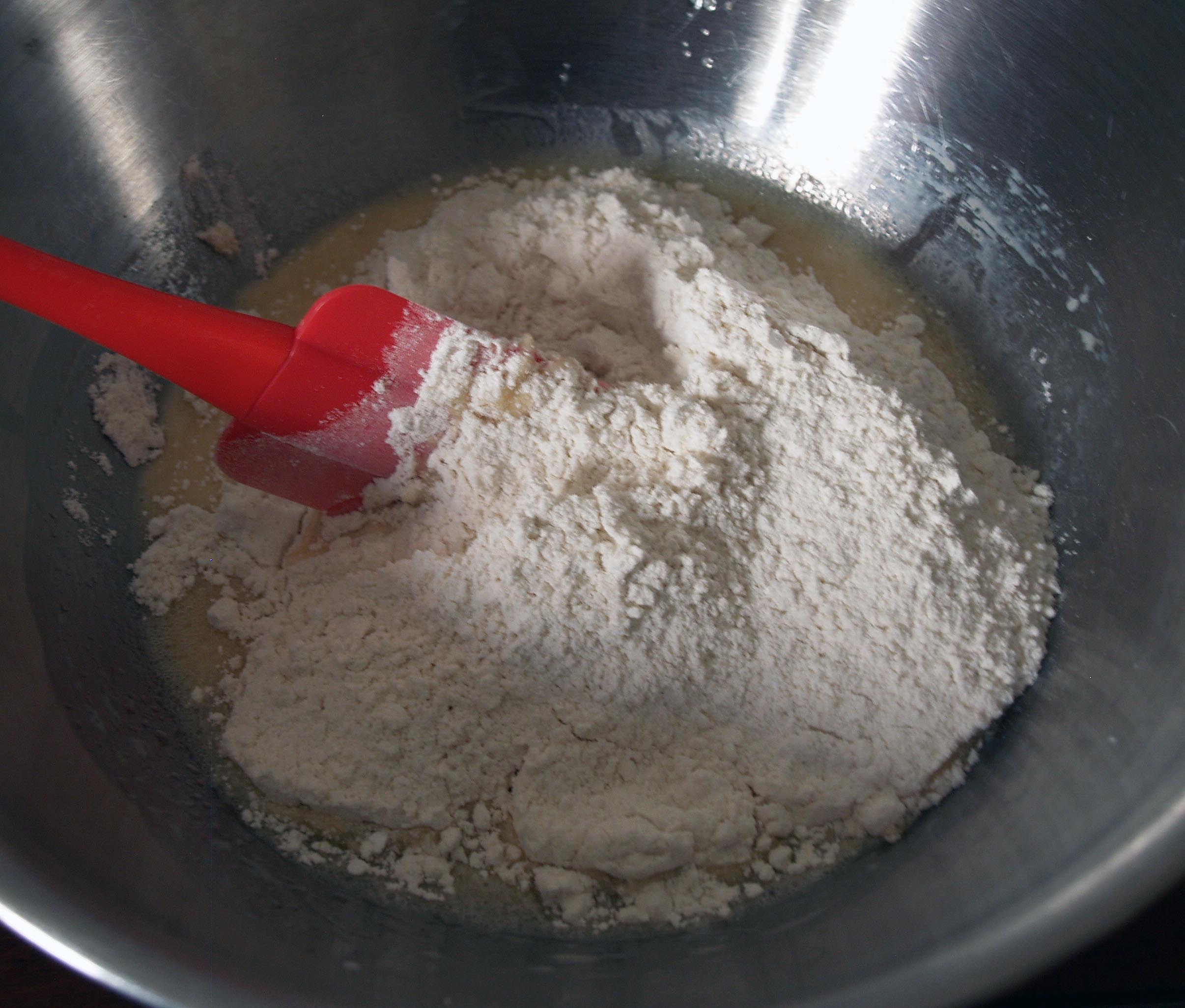 Folding in the Dry Ingredients | I Wanna Bake!