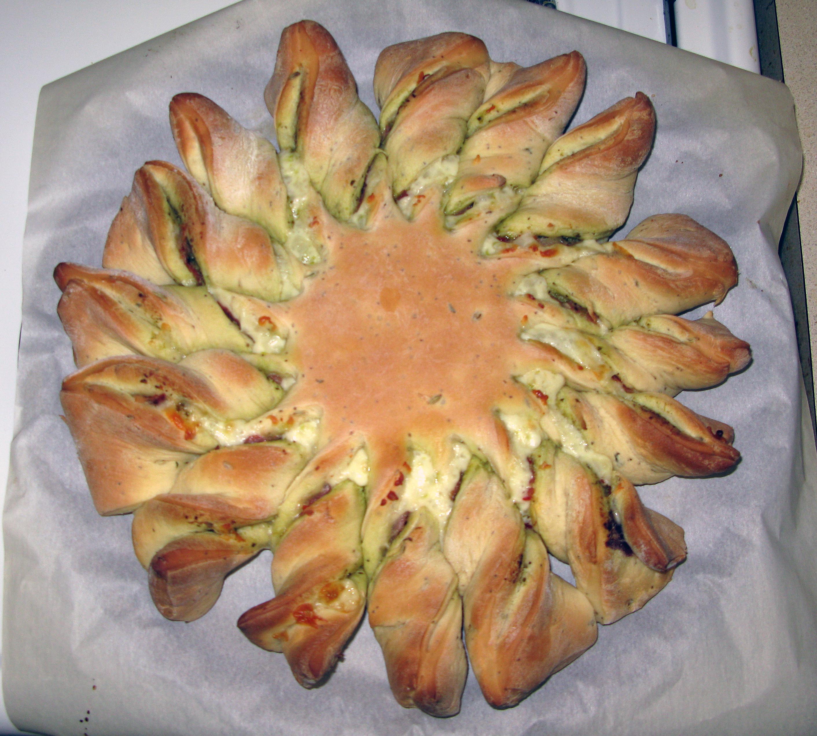 Baked Pesto Pinwheel Bread | I Wanna Bake!