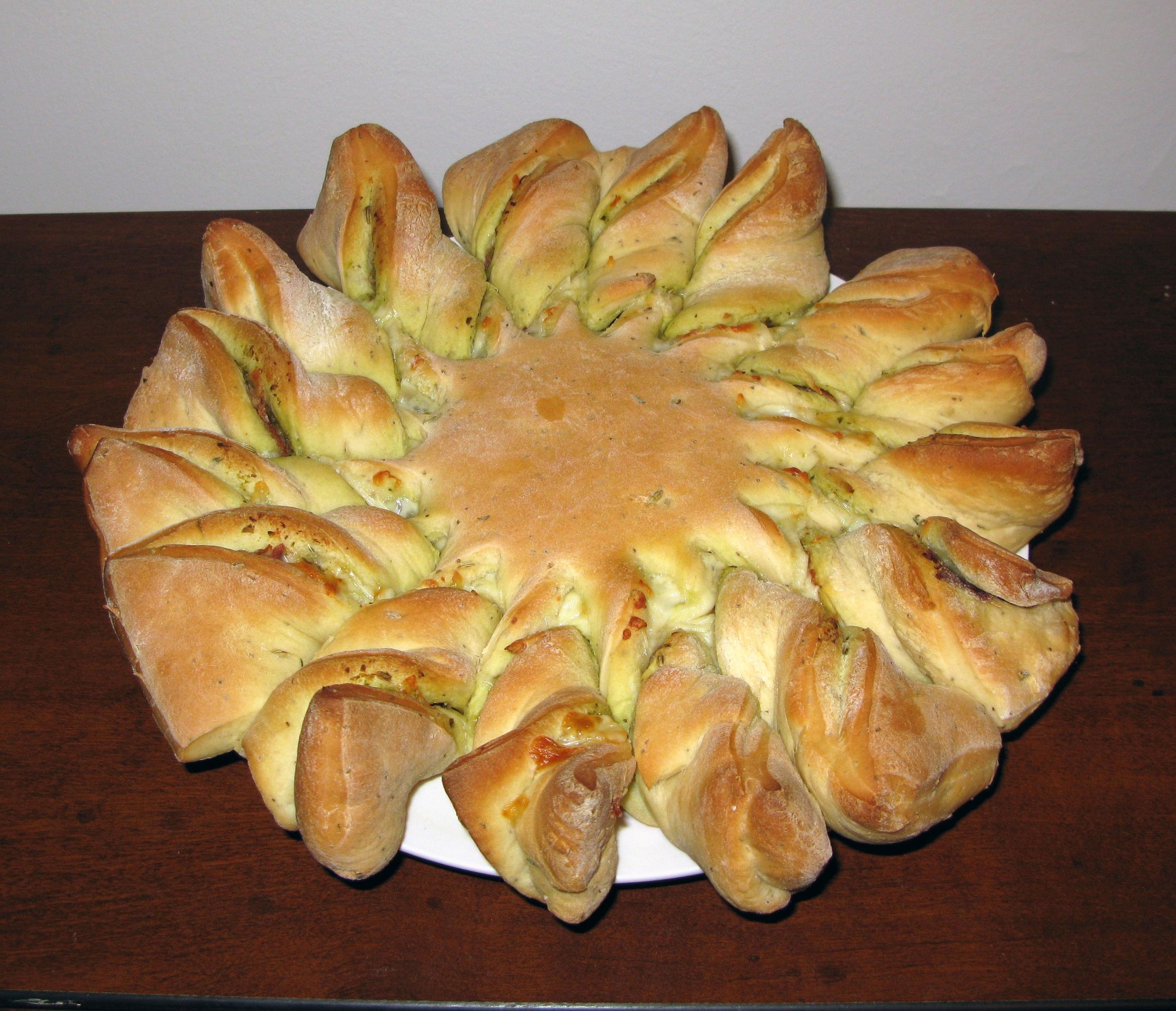 Pesto Pinwheel Bread | I Wanna Bake!